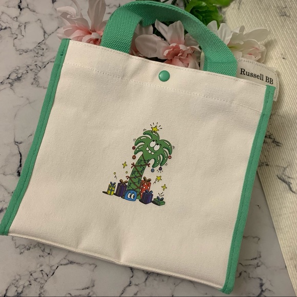 InnIsFree | Bags | Innisfree Limited Edition Green Holidays 220 Eco Bag ...